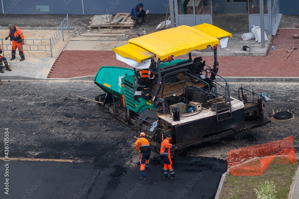 Asphalt paver a complex linear road construction machine, asphalt ...