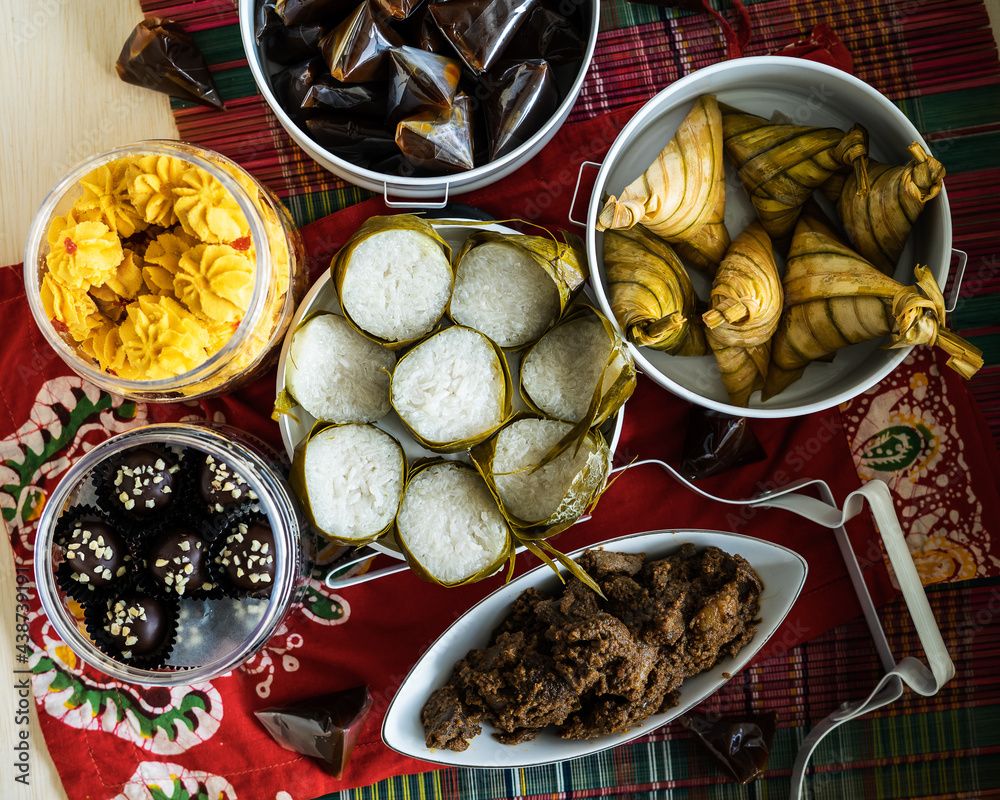 Traditional Malay Food and cookies during Ramadan and Eid Mubarak. Hari ...
