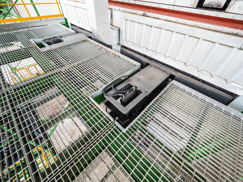 Step grate systems in biomass power plant which including motor, chine ...