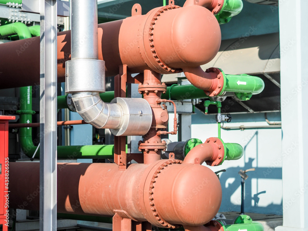 Heat exchanger systems for cooling oil temperature of gas turbine ...