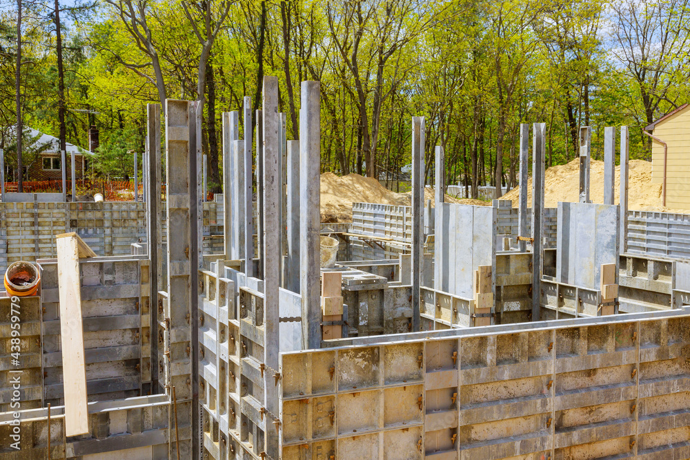 Foto de Formwork construction concept unfinished house on the metal ...