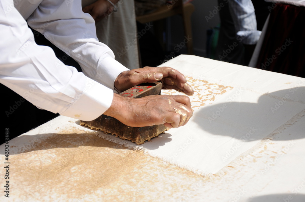 Foto de Block Printing On Fabric - Rajasthan, India.Block Printing ...
