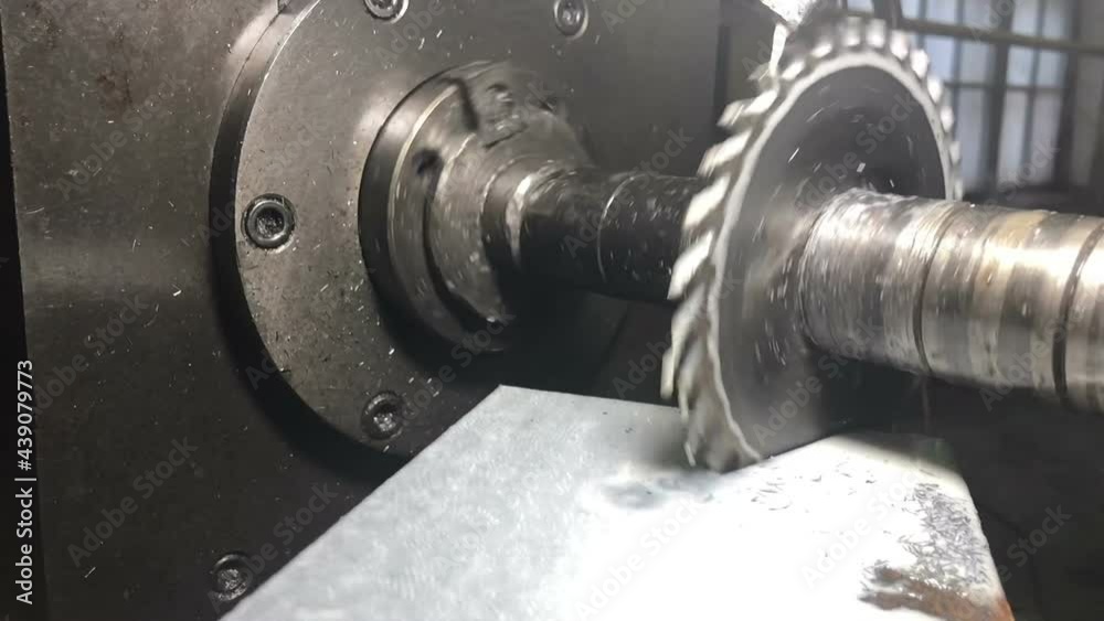 Metalworking.disk detachable mill cuts detail on universal horizontally ...