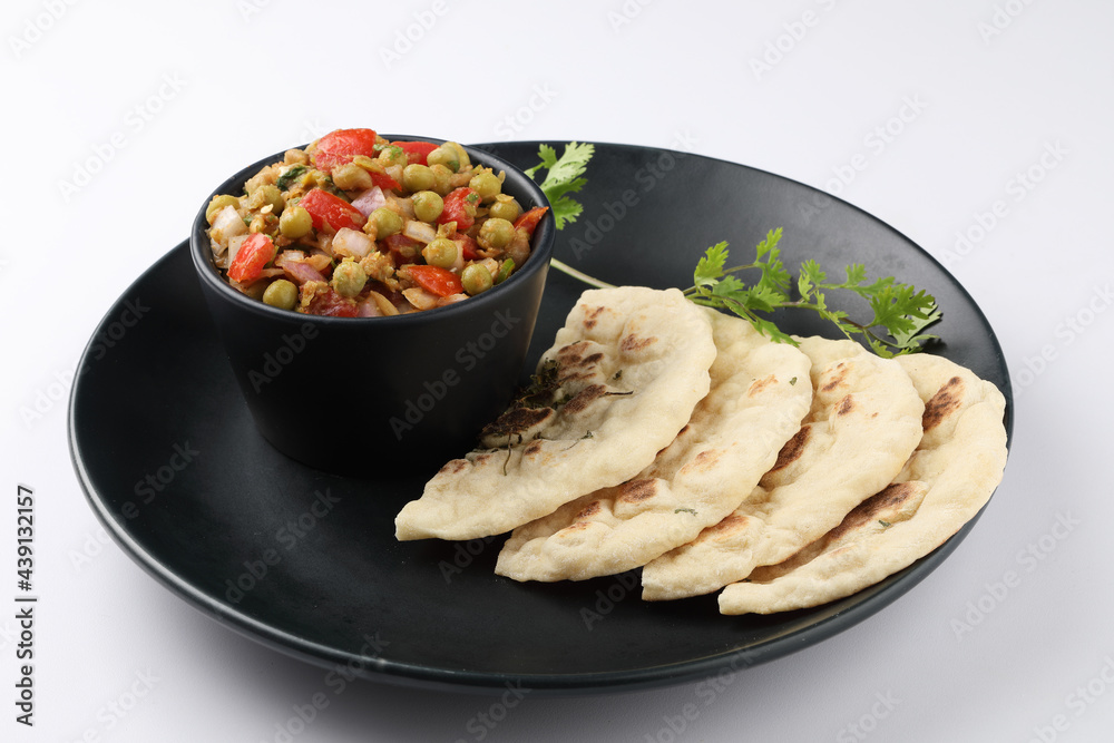 Indian food kulcha, Kulcha Indian Bread Matra Chaat with Kulcha, Indian ...