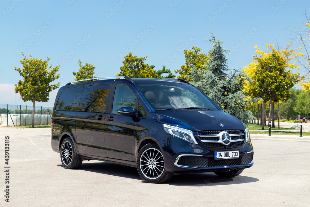 Mercedes-Benz combines comfort and luxury with V 300 d. It is a ...