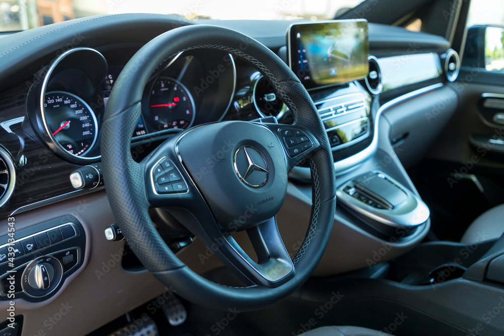 Mercedes-Benz combines comfort and luxury with V 300 d. It is a ...