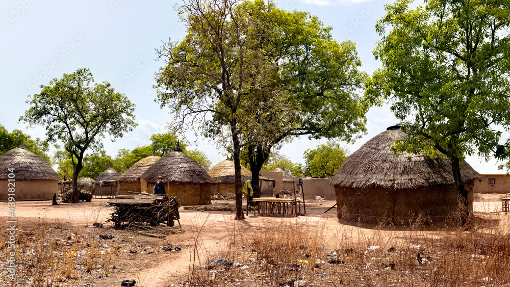 Foto de African village in bush Ghana real life huts. Northern region ...