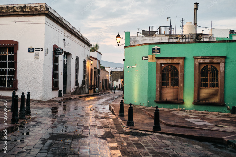 Calles del centro histórico de la Ciudad de Querétaro colonial Stock ...