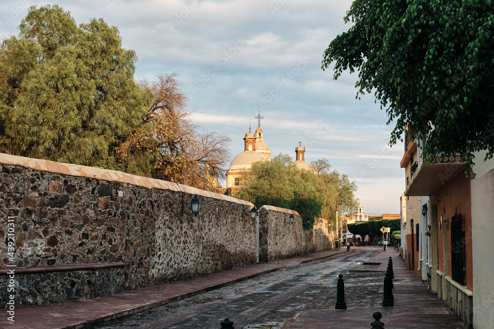Calles de Centro histórico de la Ciudad de Querétaro colonial Cerro y ...