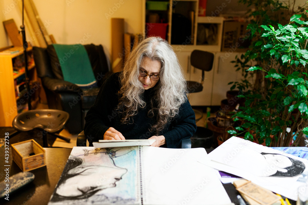 Artist hand drawing a portrait Stock Photo | Adobe Stock