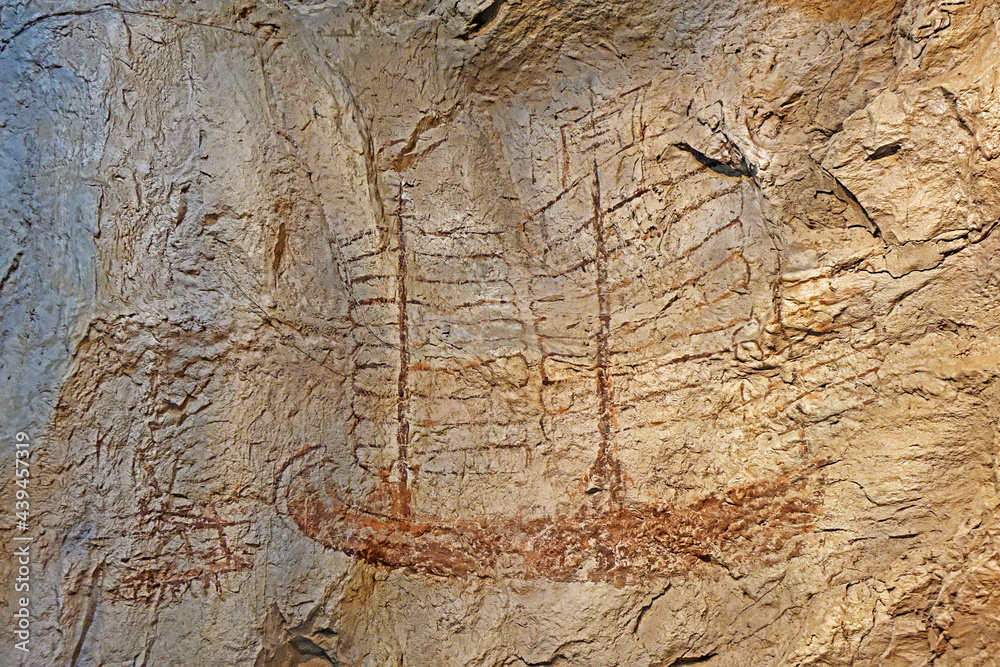 Cave paintings (Parietal art), prehistoric art on cave walls and ...