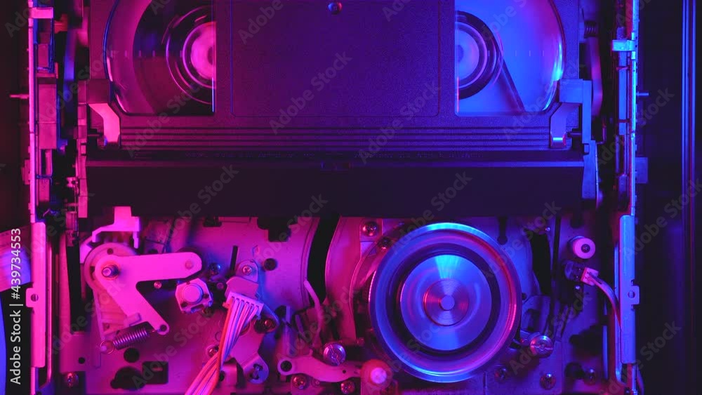 Vidéo Stock Video cassette player working, VHS rewind, speed up from ...