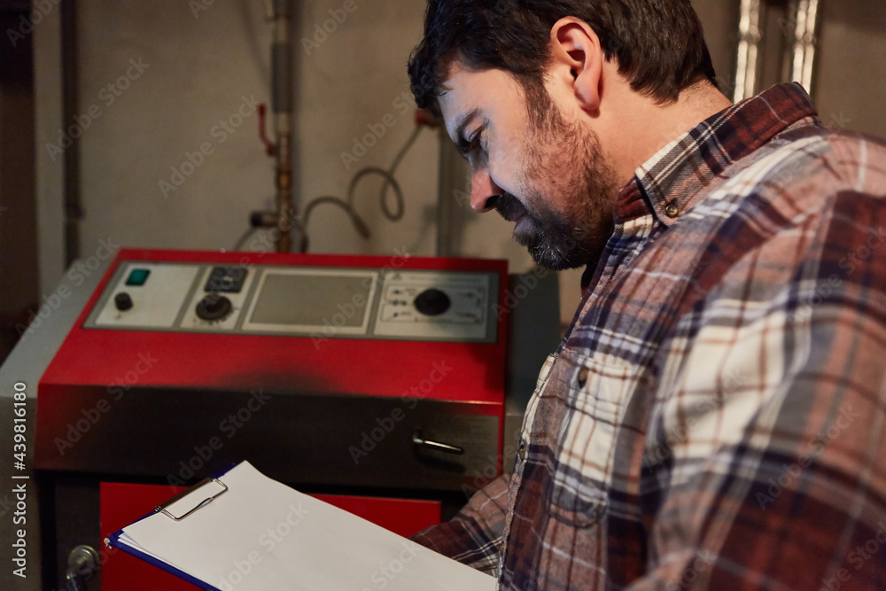 Installer with checklist for maintenance of the gas heating Stock Photo ...