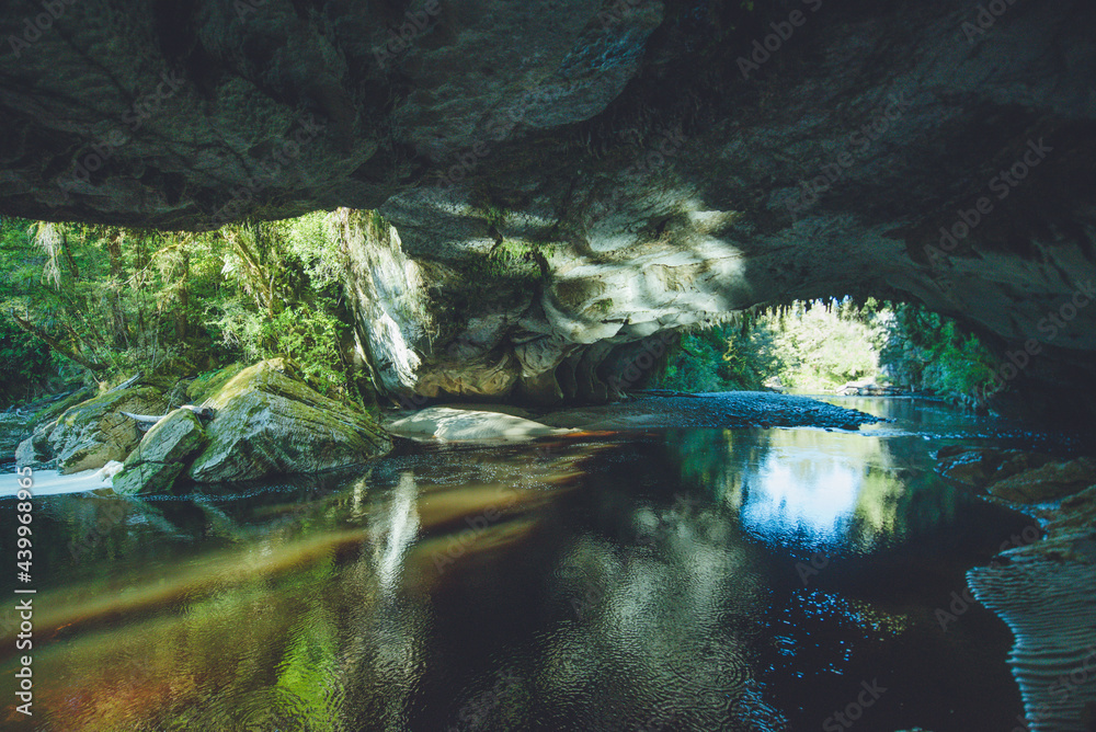 Foto de Oparara Basin - Moria Gate Arch, Kahurangi National Park, West ...
