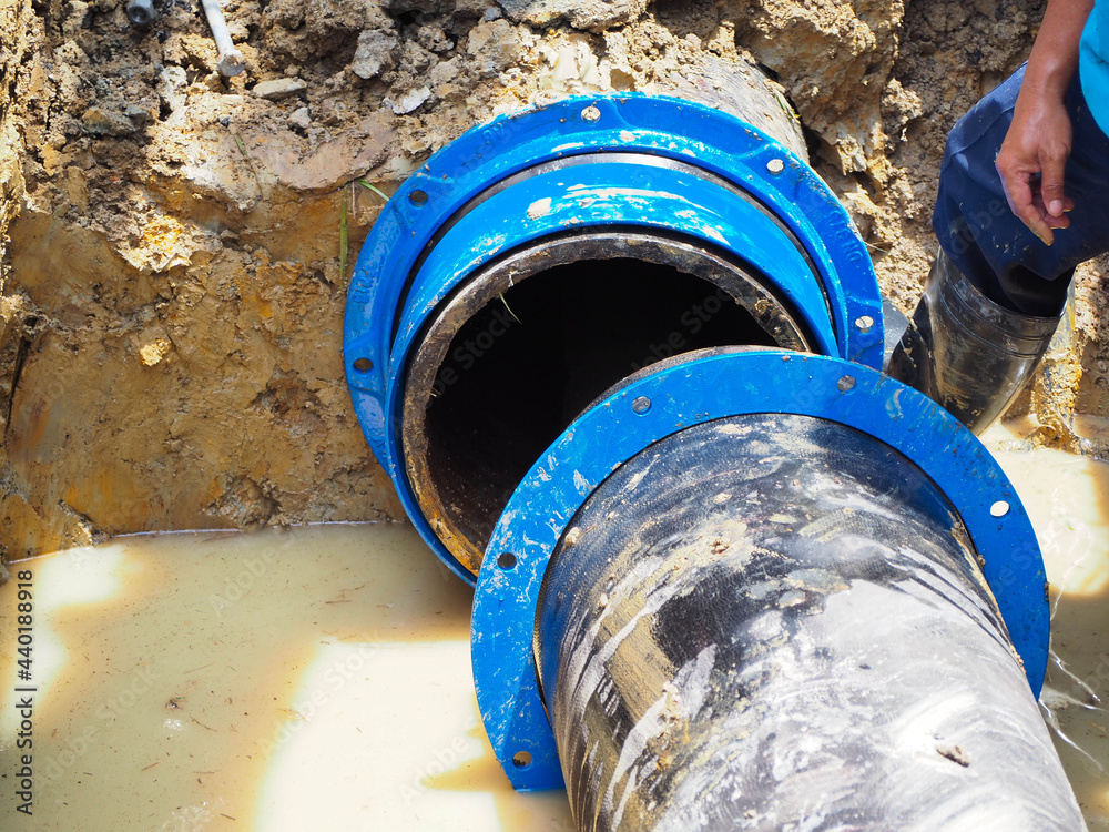 Installation of connectors on 350mm diameter ductile pipe pipes for ...