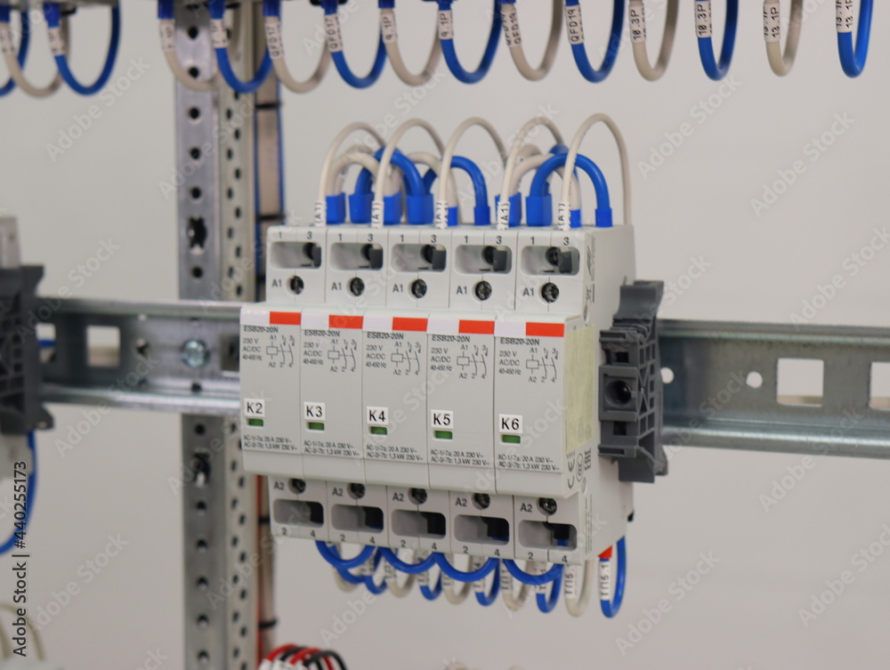 Installation of an electrical panel with difautomatics and automatic ...