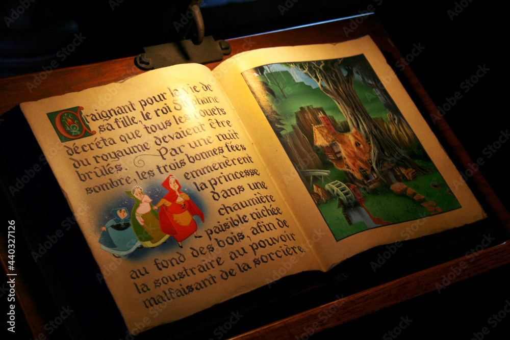 Fotka „sleeping Beauty Storybook That Is In The Princess Castle At Euro