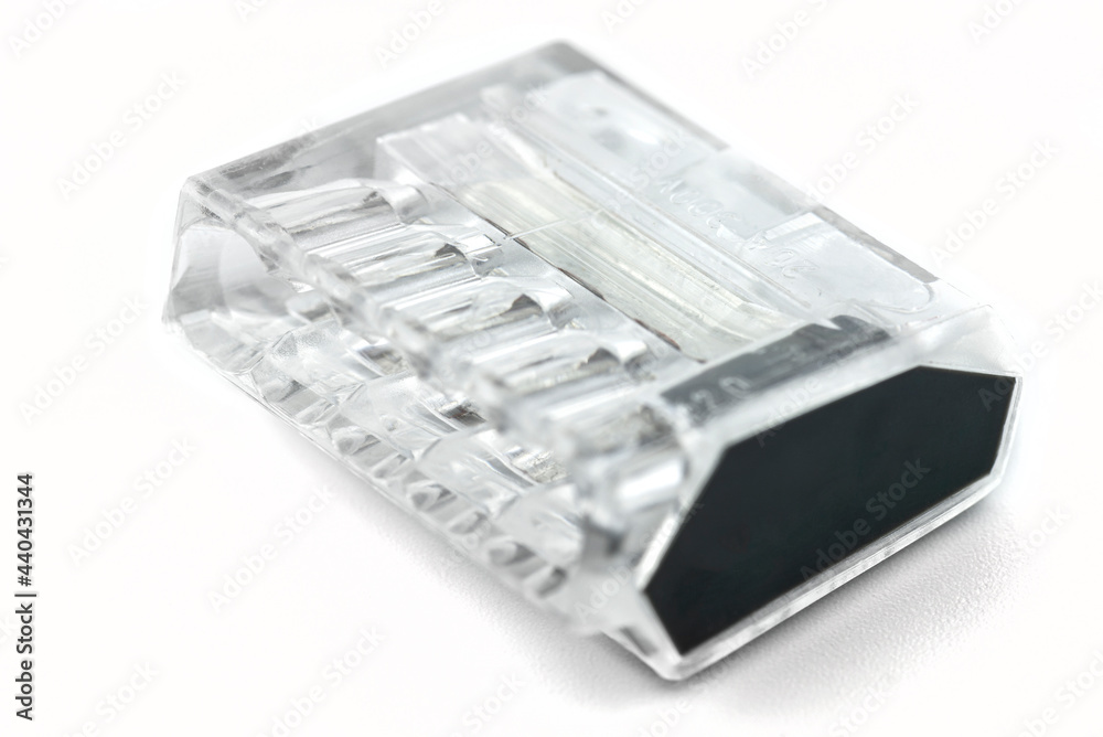 5-terminal self locking splicing connector for stranded and solid wires ...