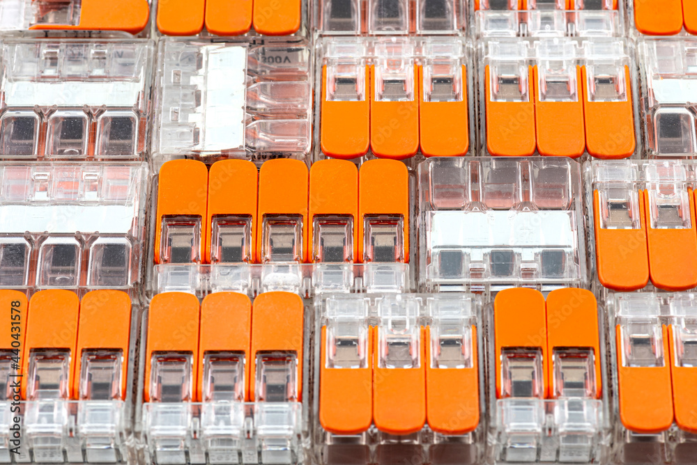 Background made of multiple couplers for strands and solid conductors ...