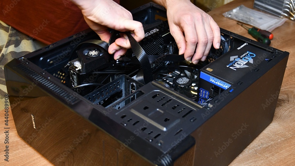 Foto de Technician hands assemble mini PC tower with brand new hardware ...
