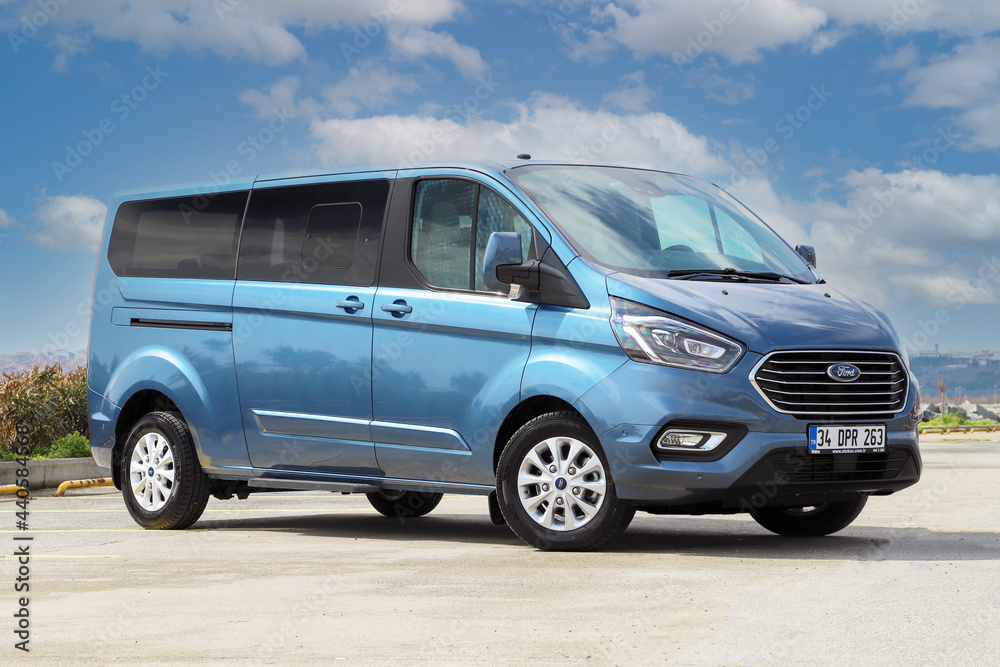 Ford Tourneo Custom Eco Blue Hybrid is a mid-sized, front wheel drive ...