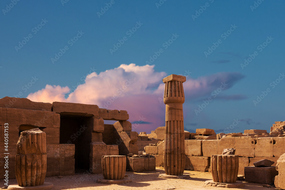 Karnak Temple, Colossal sculptures of ancient Egypt in the Nile Valley ...