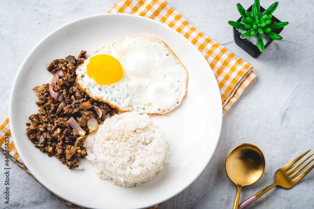 SisigSilog- is a typical Filipino Breakfast meal, consisting usually of ...