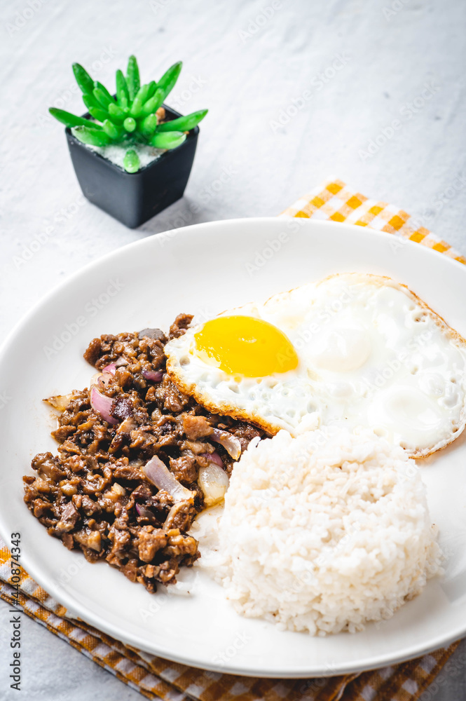 SisigSilog- is a typical Filipino Breakfast meal, consisting usually of ...