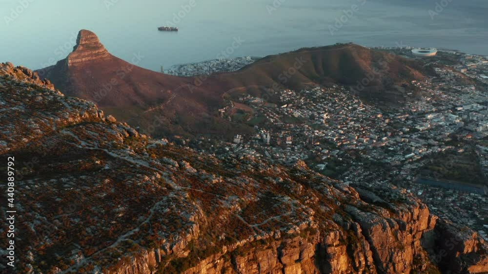Beautiful sunrise over Table Mountain with in the background Lion's ...