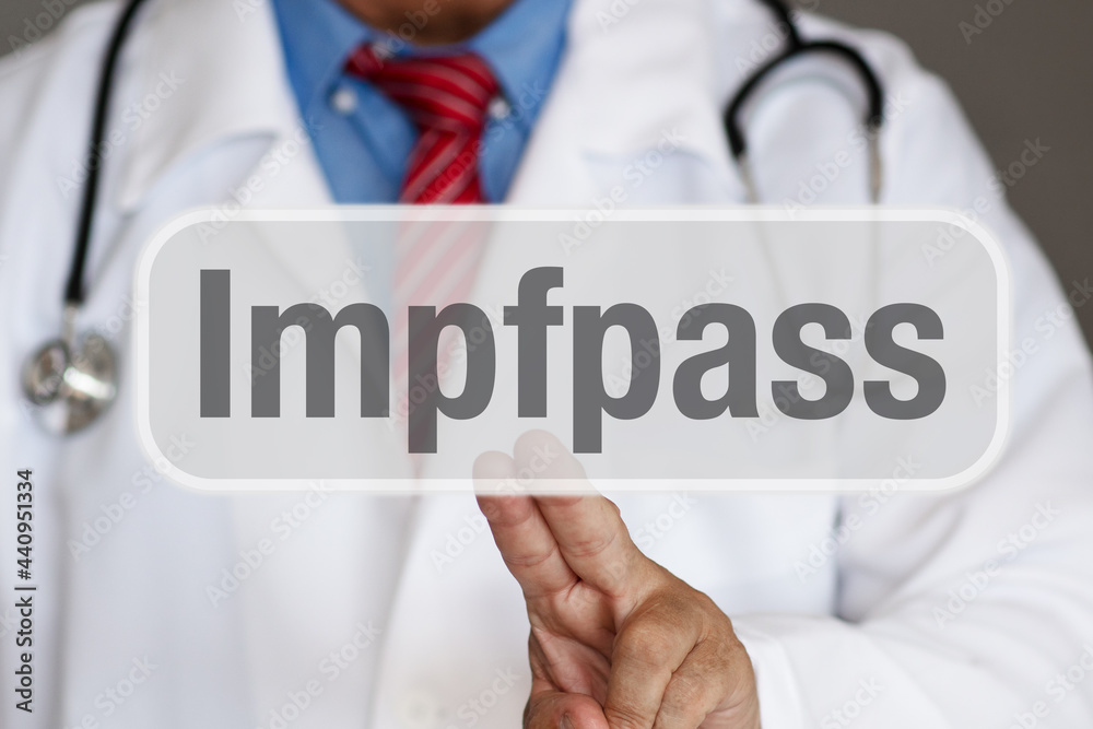 Impfpass - Symbolbild mit Arzt Stock Photo | Adobe Stock
