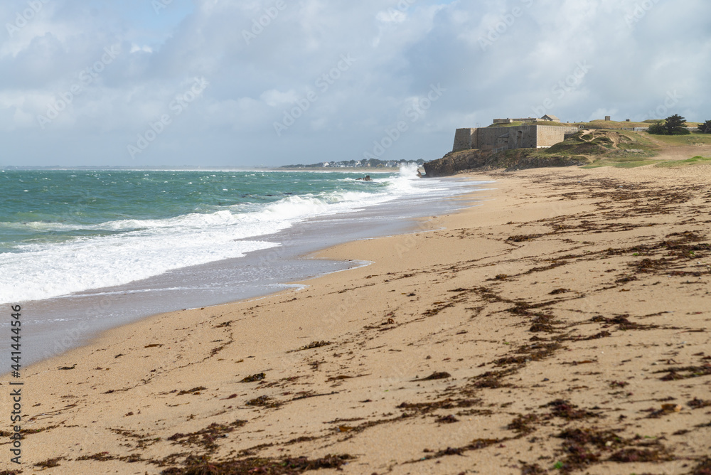 La plage et le fort de Penthièvre, Quiberon, Morbihan Stock Photo ...