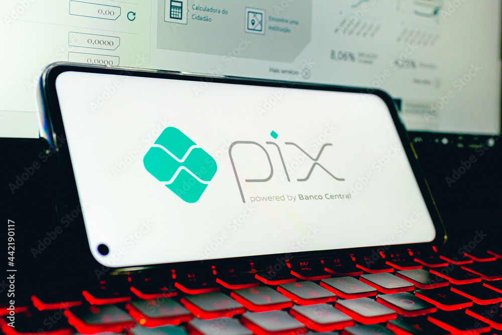 Foto de Pix. Logotipo da Pix na tela do celular. O pix é um meio de ...