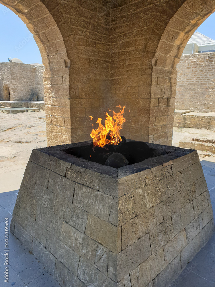 Foto de Ateshgah Fire Temple in Surakhany near Baku, Azerbaijan ...