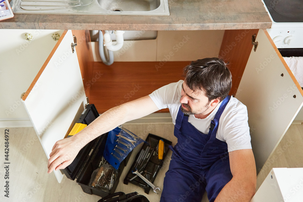 Installateur bei der Montage einer Spüle Stock Photo | Adobe Stock