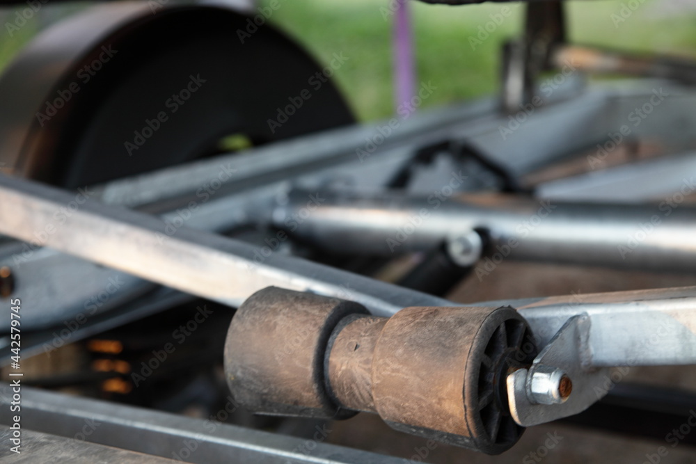 Foto Stock Optional back keel roller support on boat trailer frame from ...