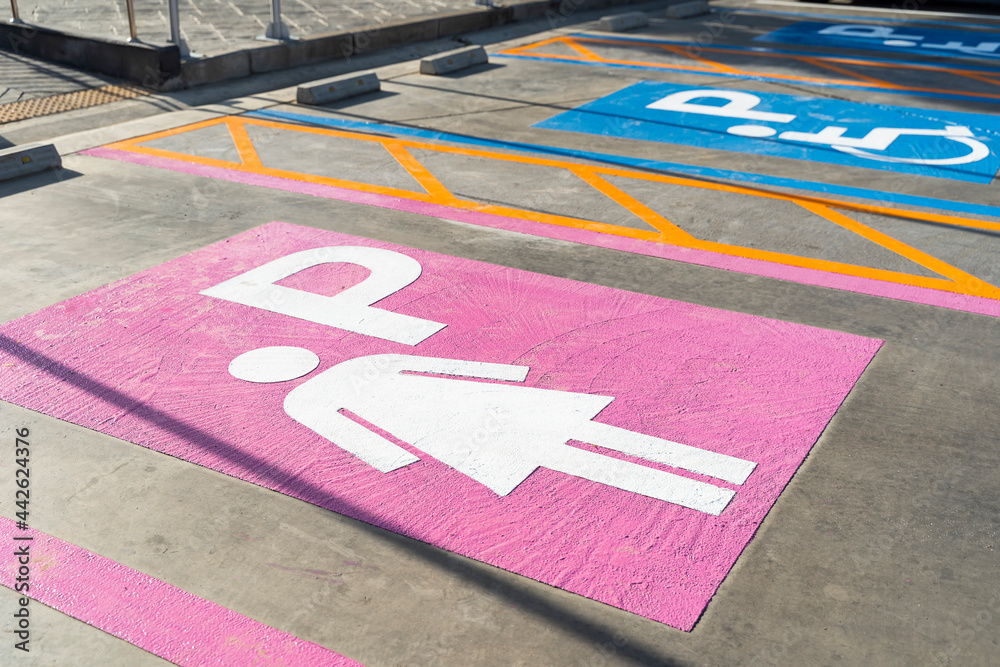Lady parking lot, Parking signs for women only. Lady parking sign in ...