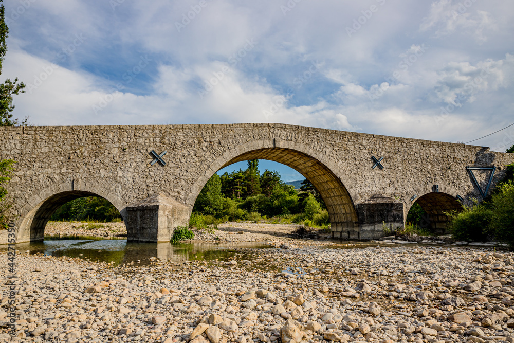 Pont sur le Jabron dans les gorges du Verdon ou Grand Canyon du Verdon ...