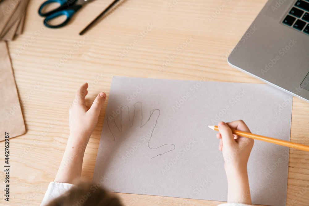 Child Trace Around A Hand On Paper With Pencil Using Video Lesson For ...