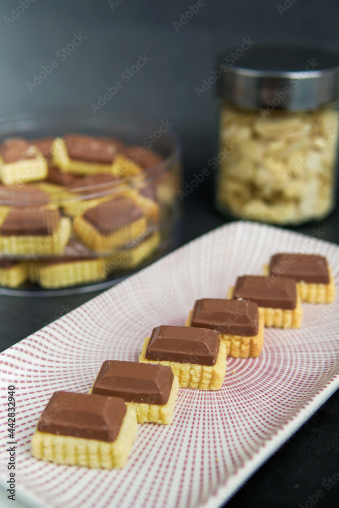 Malaysian Kuih Raya called Royal Chocolate Tart. Popular kuih raya on ...