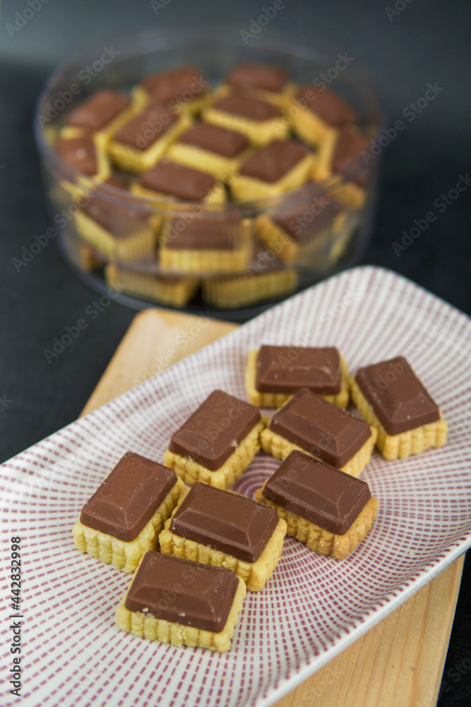 Malaysian Kuih Raya called Royal Chocolate Tart. Popular kuih raya on ...