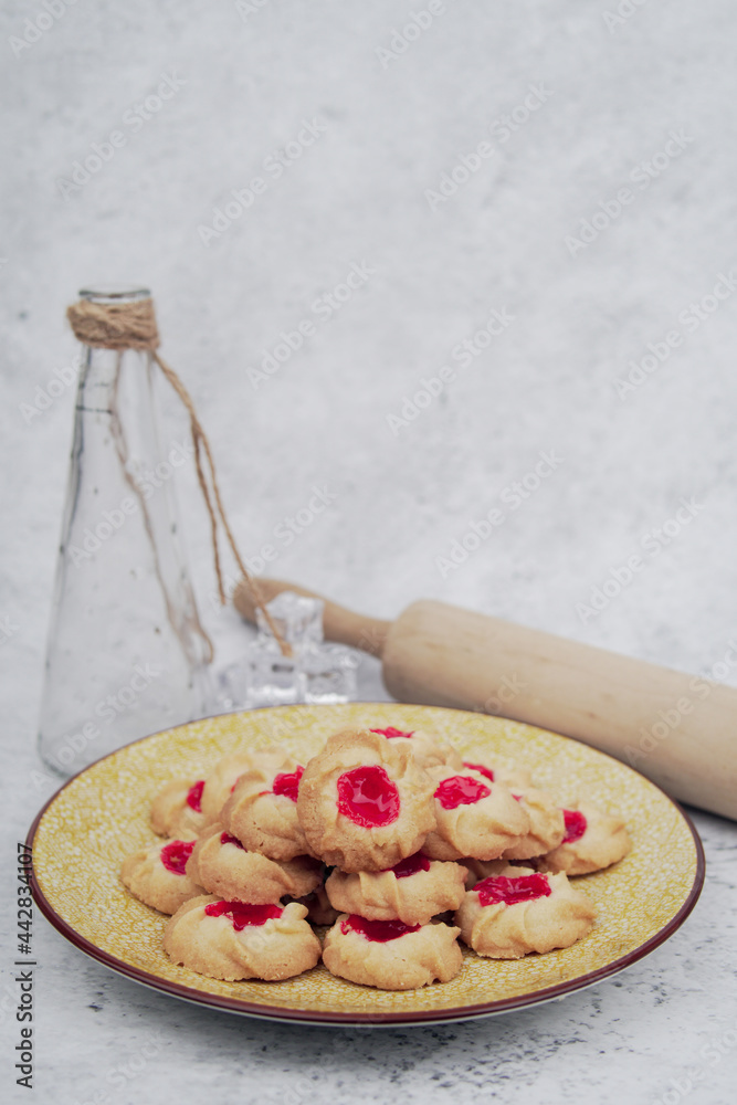 Malaysian Kuih Raya called Strawberry Butter Cookies. Popular kuih raya ...