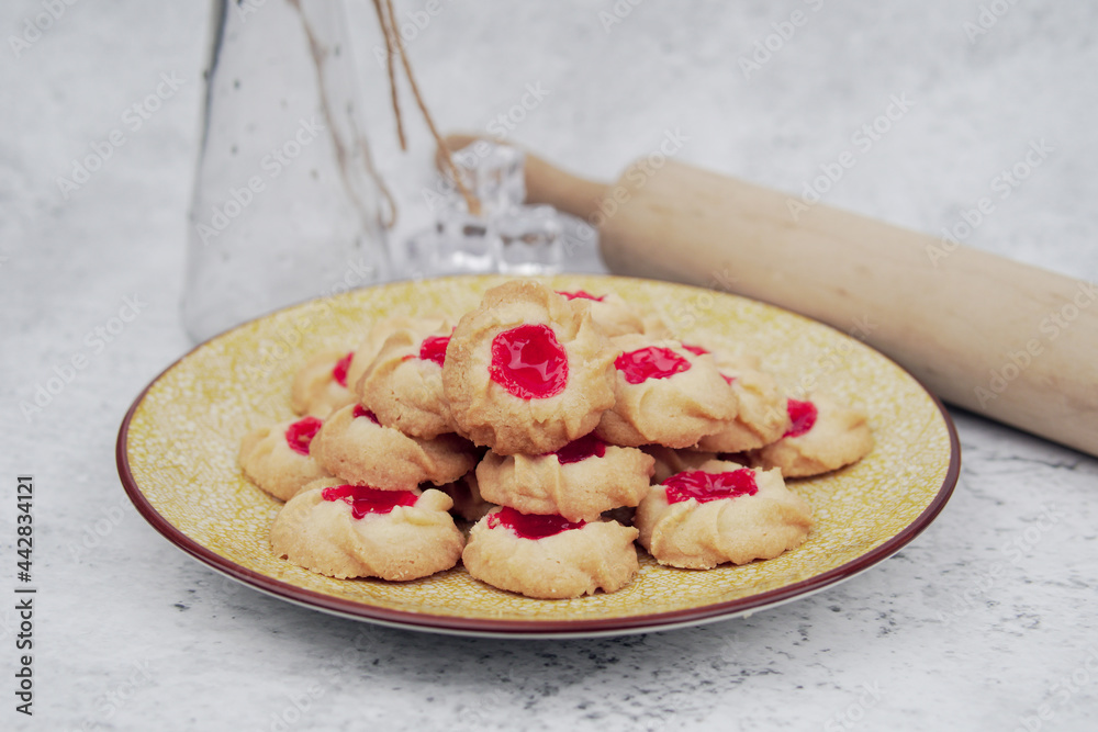 Malaysian Kuih Raya called Strawberry Butter Cookies. Popular kuih raya ...