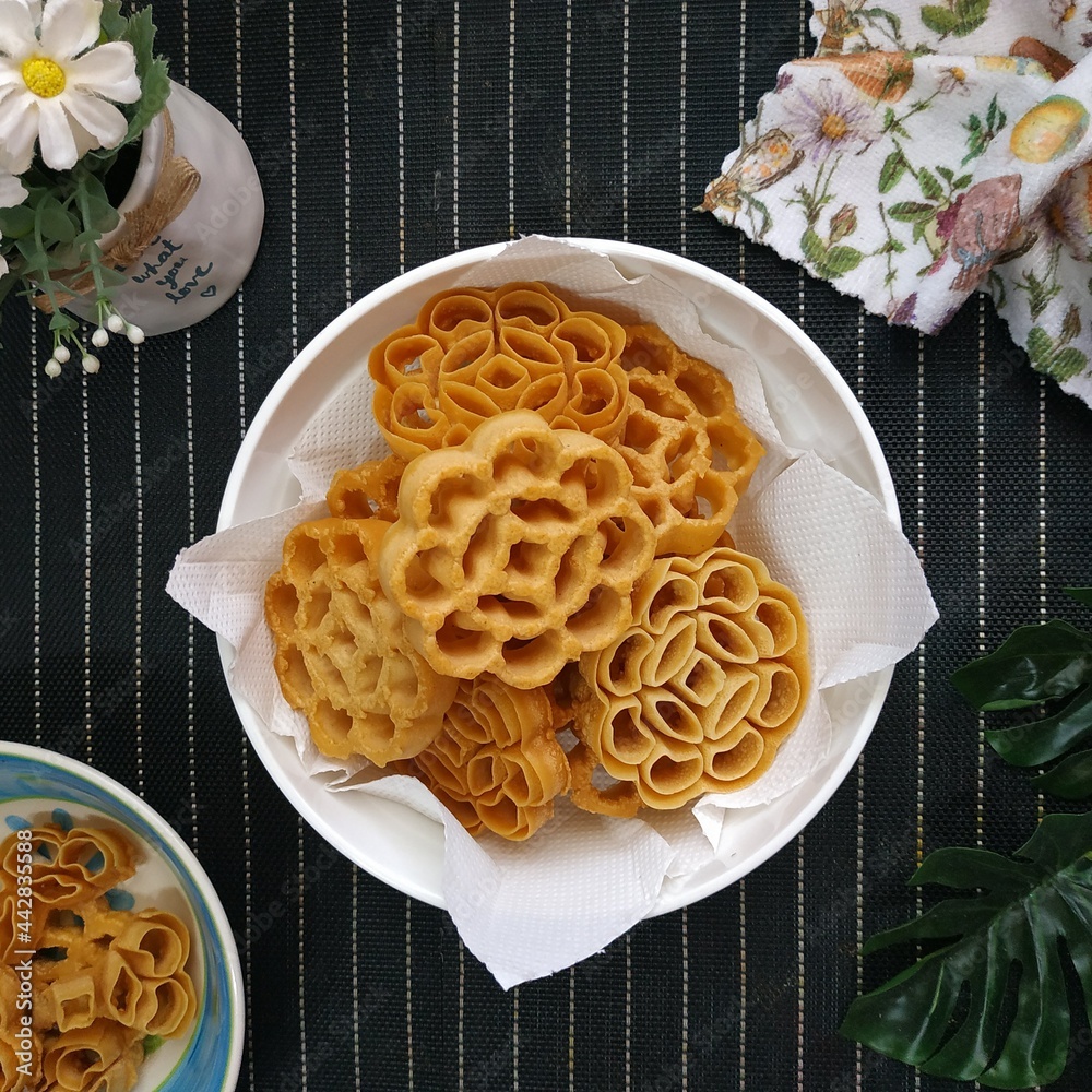 Malaysian Kuih Raya called Kuih Goyang or Kuih Ros. Popular kuih raya ...