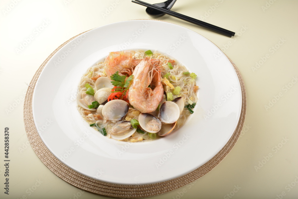 stir fried dry bee hoon mee noodle with mixed seafood lala shell and ...