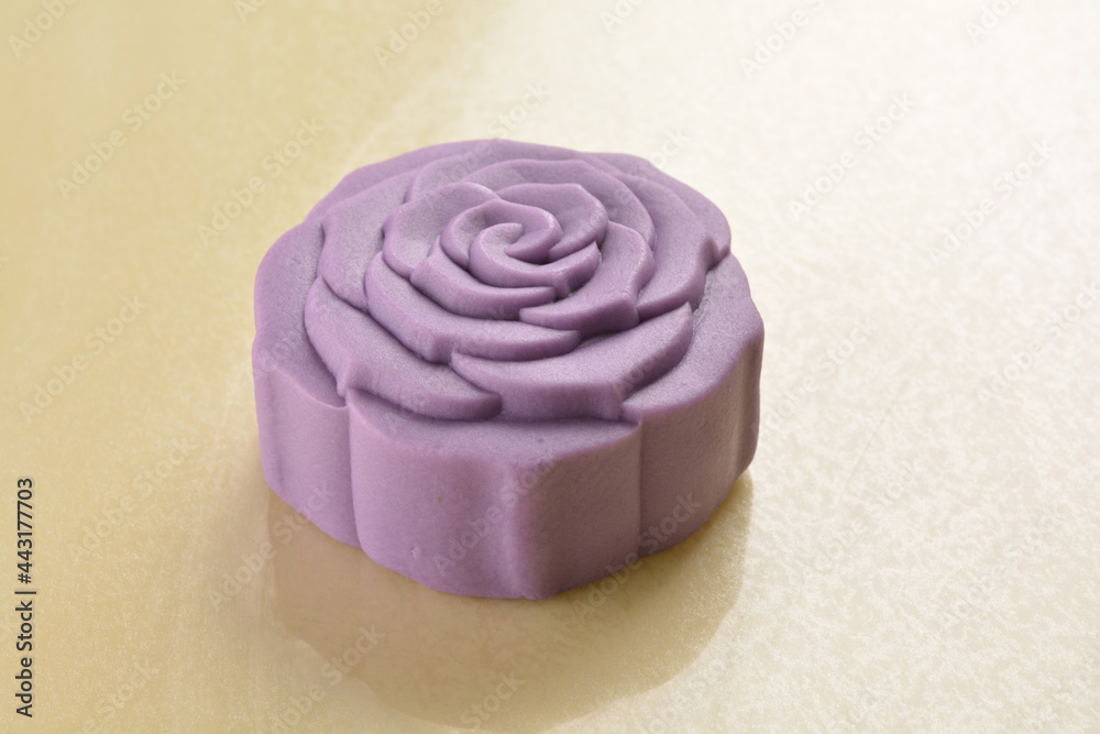 traditional healthy no oil baked yam taro lotus paste mooncake with ...