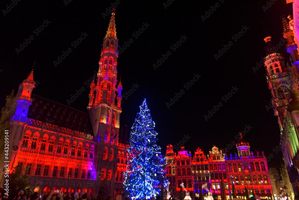 2018 Light show of Christmas market at City Hall, Grand-Place, Brussels ...