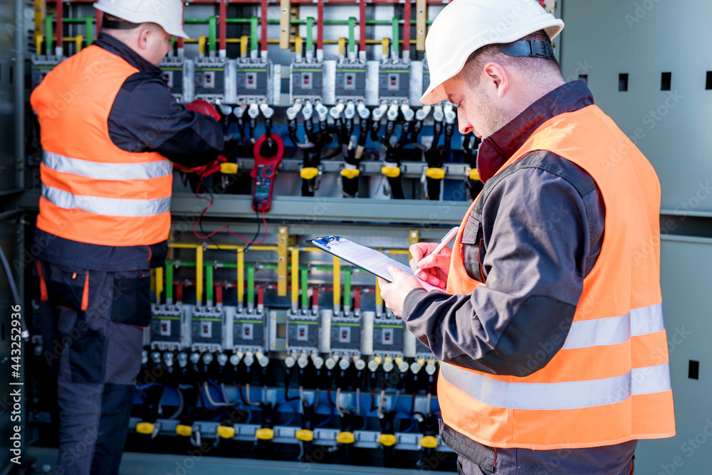 Checking the operating voltage levels of the solar panel switchgear ...