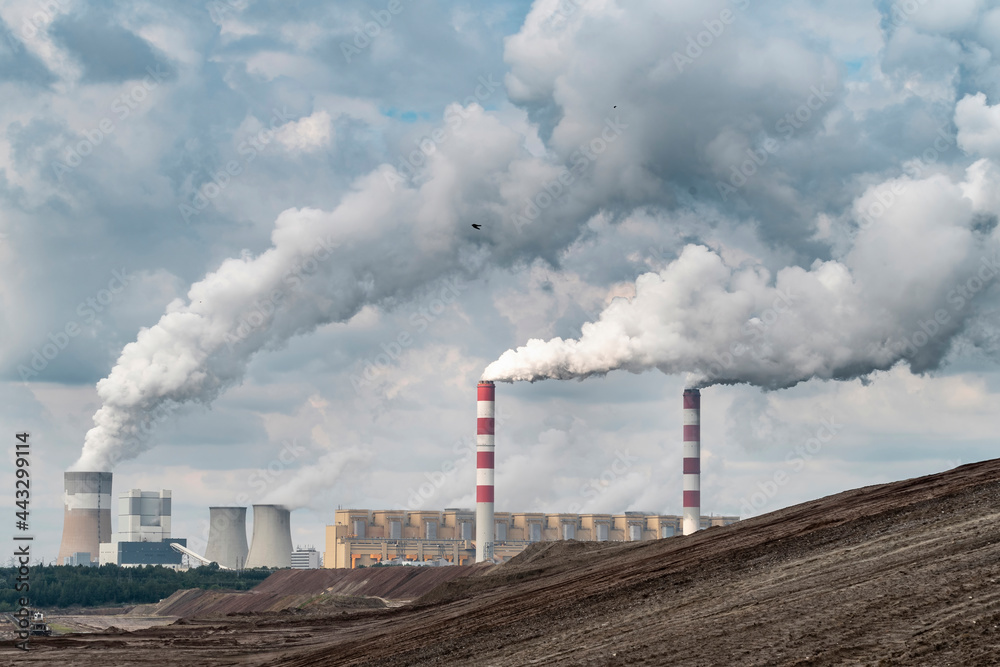 Foto de Belchatow Heat Power Plant, the bigest open pit mine and ...