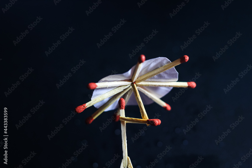 Foto de A matchstick man with a matchstick umbrella in the rain ...