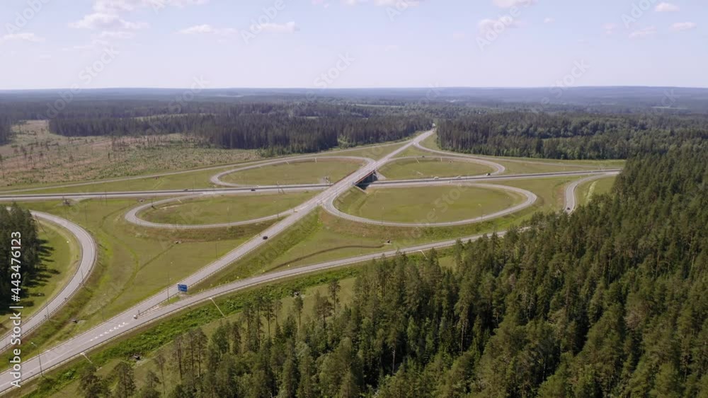 Vidéo Stock Large highway clover junction and dense evergreen forest ...